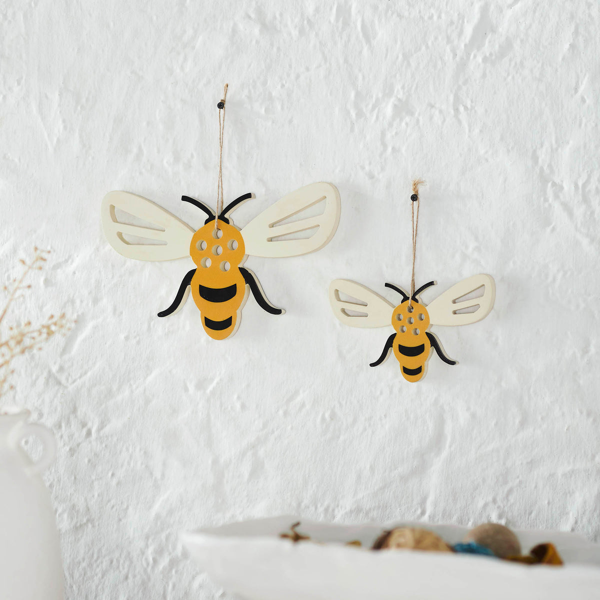 Buzzy Bees Bee Shaped MDF Wall Hanging w/ Twine Set of 2 Sizes – Beth's Country Primitive Home Decor